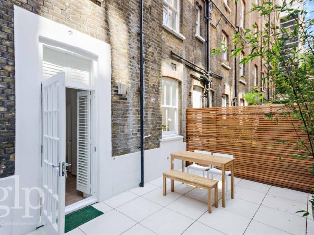 Apartment at Riding House Street, City of Westminster