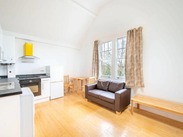 Apartment at Riggindale Road, Greater London
