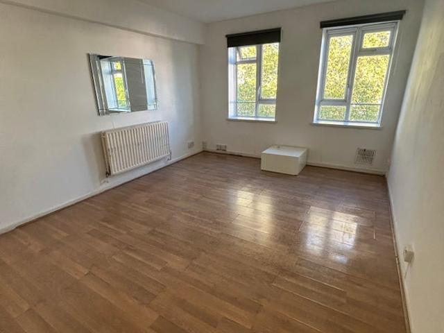Apartment at Rinaldo Road, Greater London