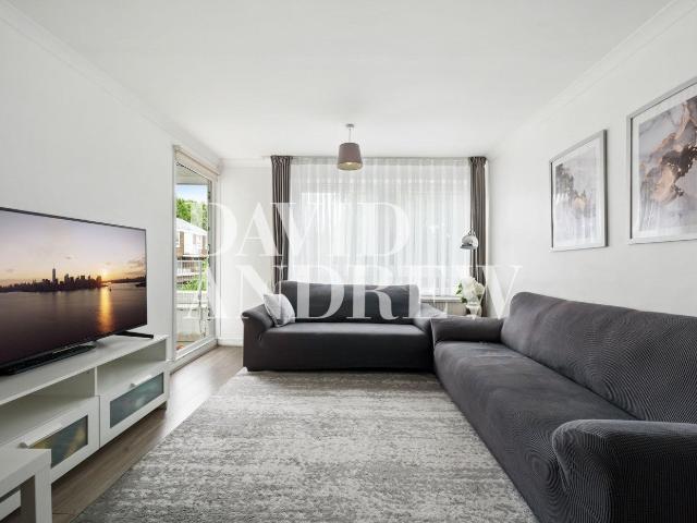 Apartment at Ringmer Gardens, Greater London