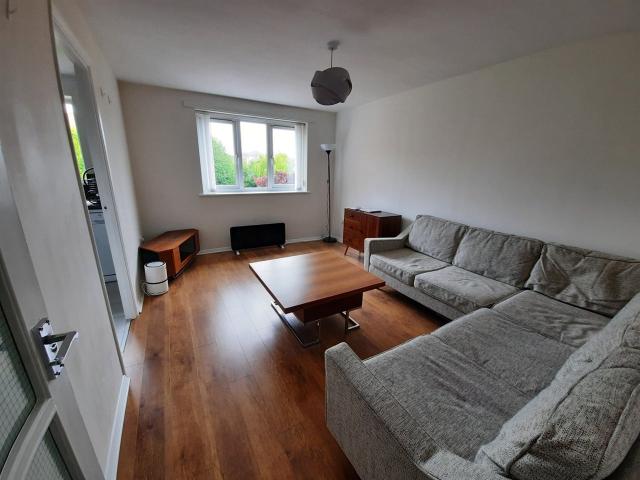 Apartment at Ringwood Gardens, Greater London