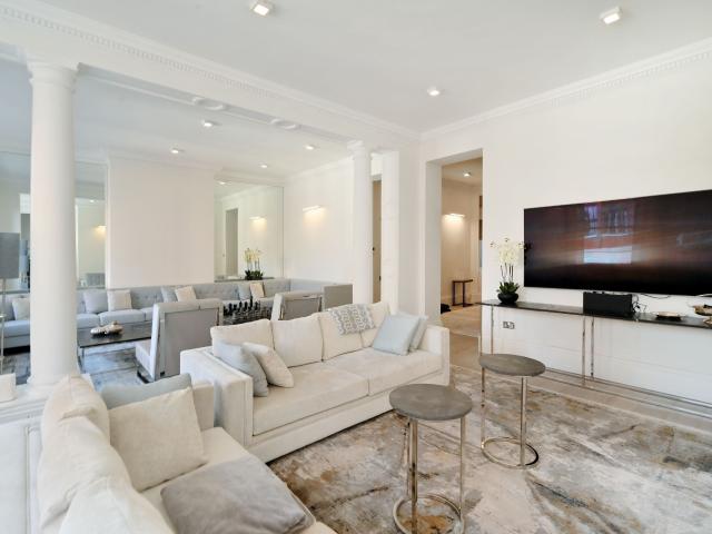 Apartment at Rutland Gardens, City of Westminster