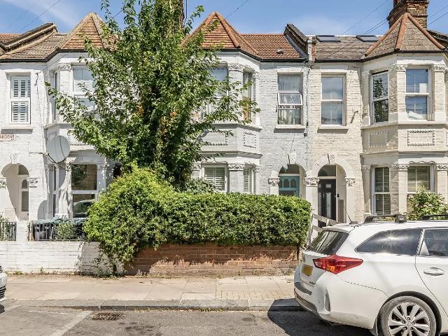 Apartment at Rutland Gardens, Greater London