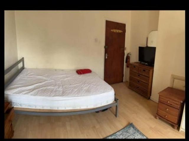 Apartment at Rutland Park, Greater London