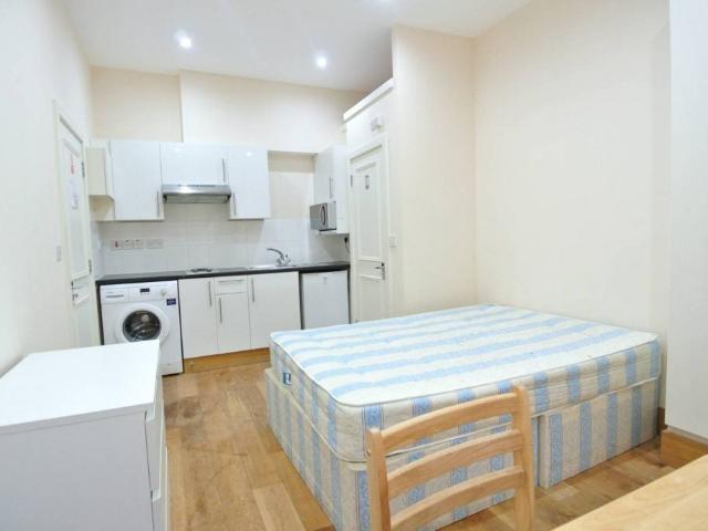 Apartment at Rutland Park, Greater London