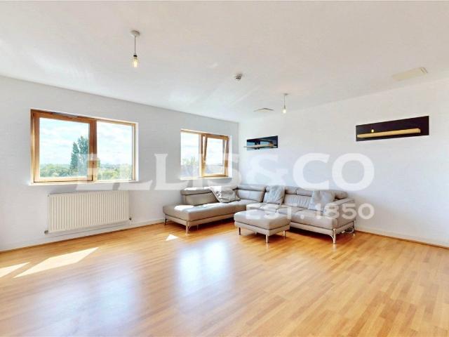Apartment at Ruislip Road East, Greater London