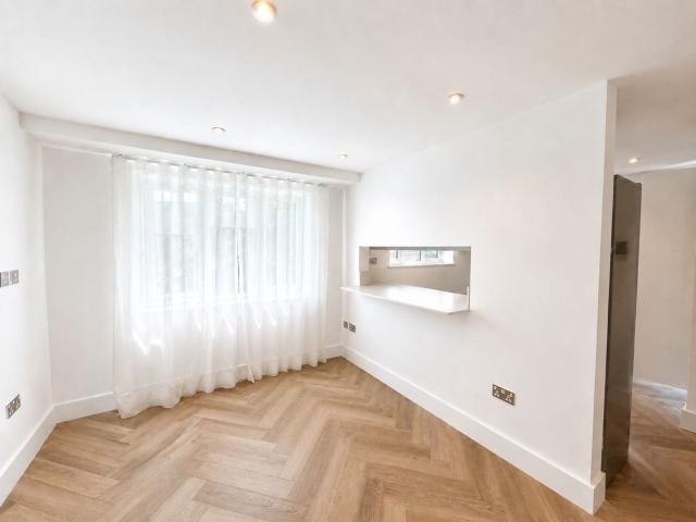 Apartment at Runnymede, Greater London