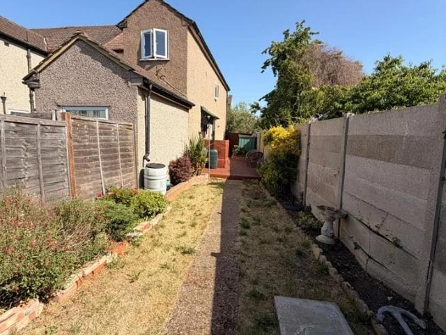 Apartment at Rush Green Road, Greater London