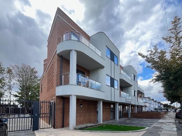 Apartment at Rushden Gardens, Greater London