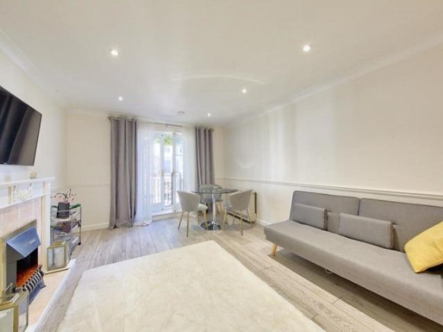 Apartment at Russell Road, Greater London