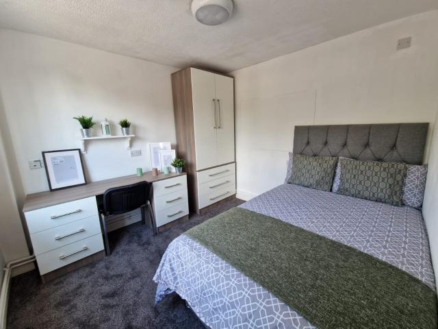 Room at Russell Street, Nottingham