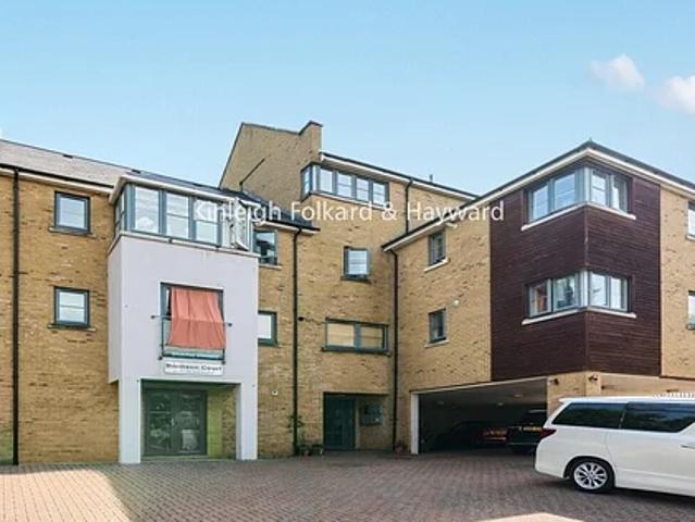 Apartment at Rye Hill Park, Greater London