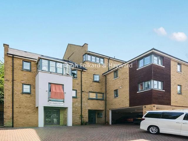 Apartment at Rye Hill Park, Greater London
