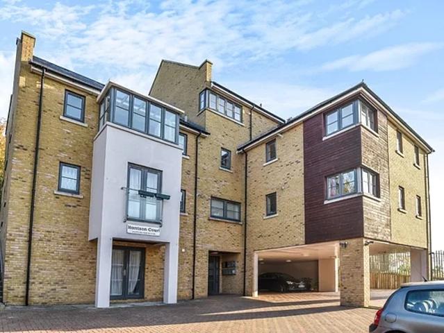Apartment at Rye Hill Park, Greater London