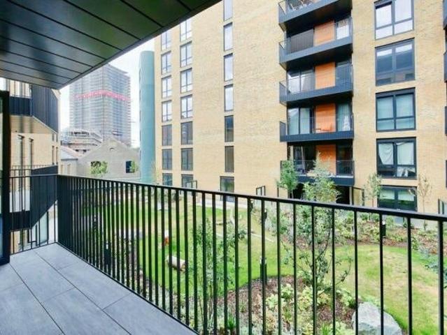 Apartment at Ryeland Boulevard, Greater London