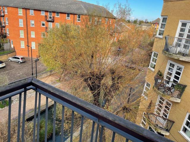 Apartment at Wolfe Crescent, Greater London