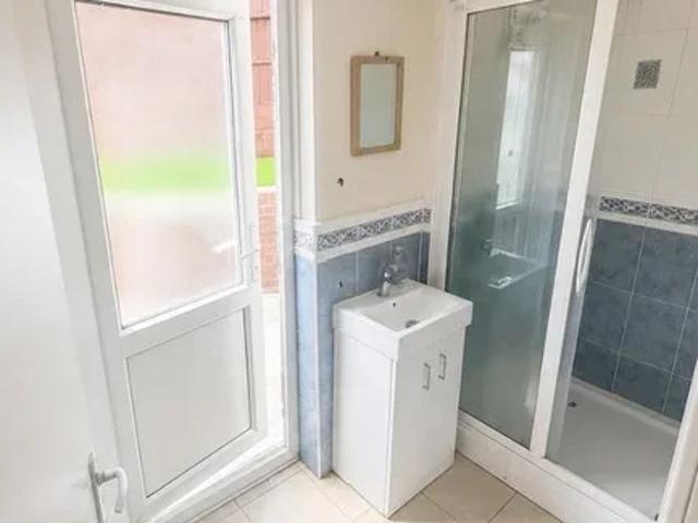 Apartment at Wolsey Crescent, Greater London
