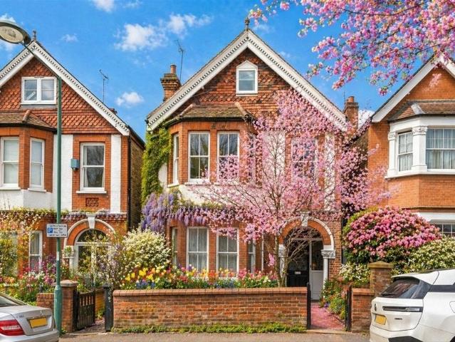 Apartment at Wolverton Avenue, Greater London