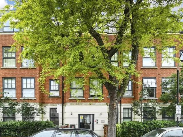 Apartment at Wolverton Gardens, Greater London