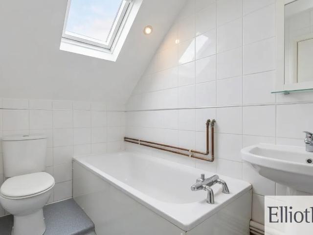 Apartment at Wood End Gardens, Greater London