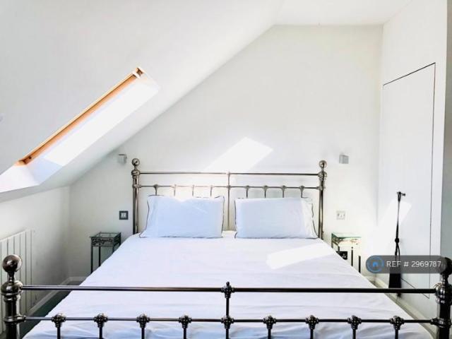 Apartment at Wood Lane, Greater London