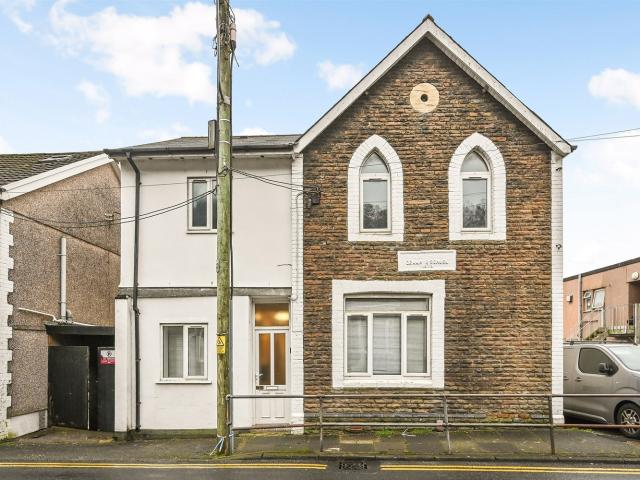 Apartment at Wood Road, Pontypridd