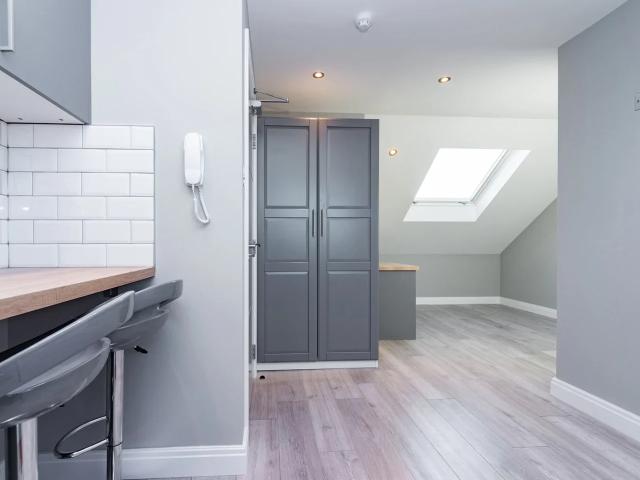 Apartment at Woodcote Side, Epsom and Ewell