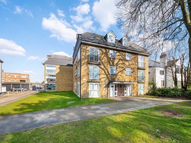 Apartment at Woodcote Road, Greater London