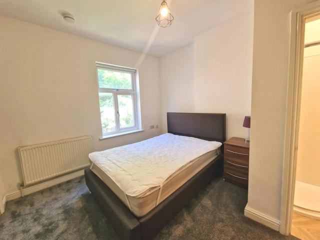 Room at Woodend Lane, Birmingham