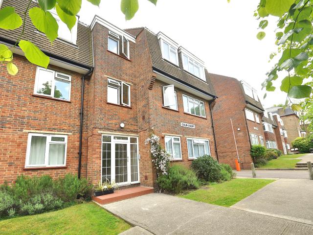 Apartment at Woodfield Avenue, Greater London