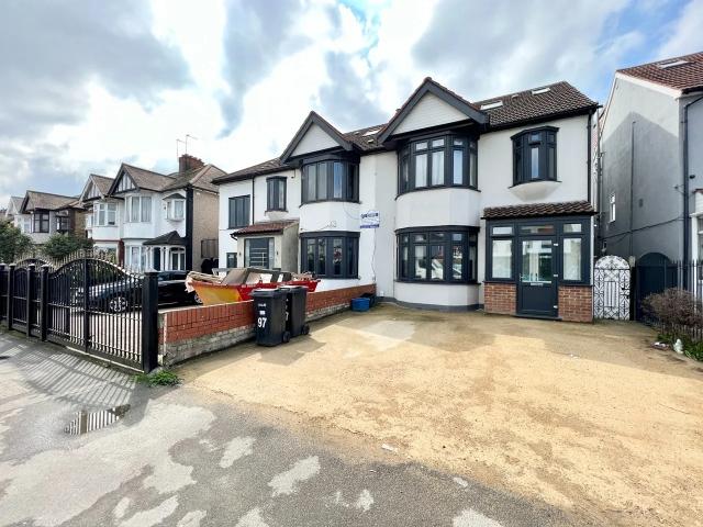 Apartment at Woodford Avenue, Greater London