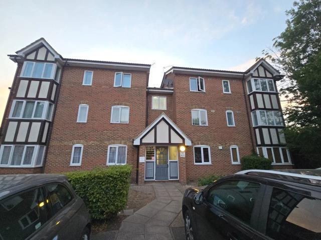 Apartment at Woodgate Drive, Greater London