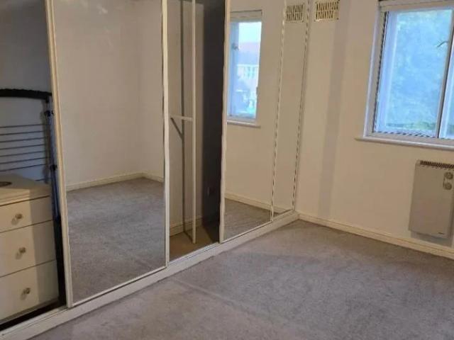 Apartment at Woodgate Drive, Greater London