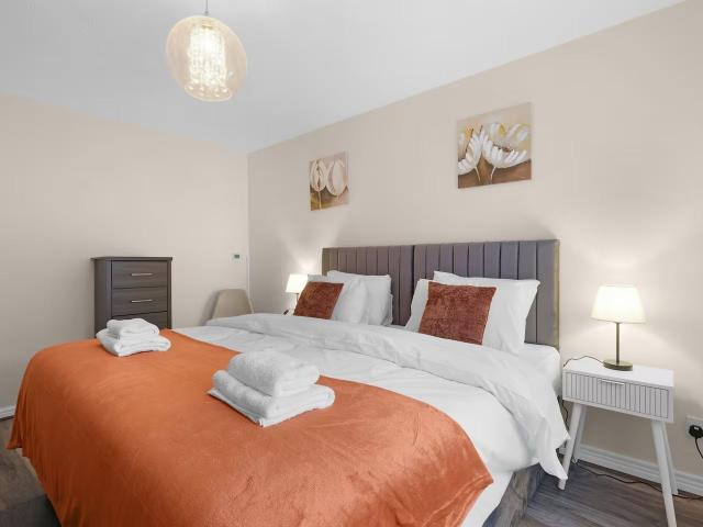 Apartment at Woodgate Drive, Greater London