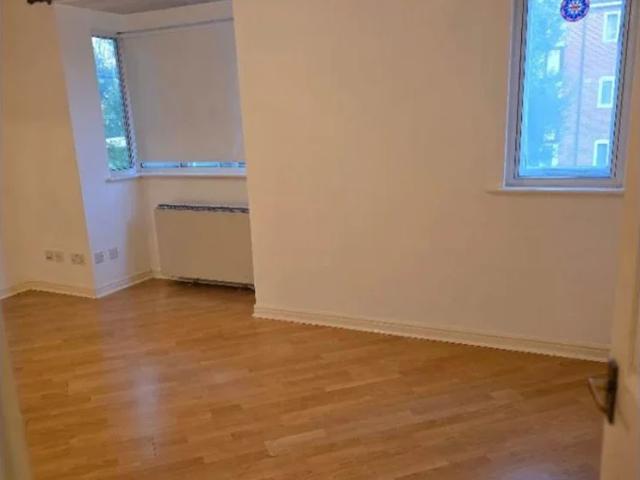 Apartment at Woodgate Drive, Greater London