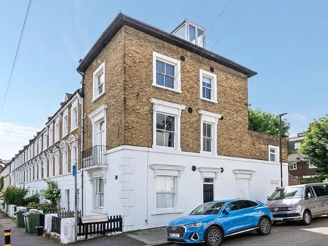 Apartment at Woodland Road, Greater London