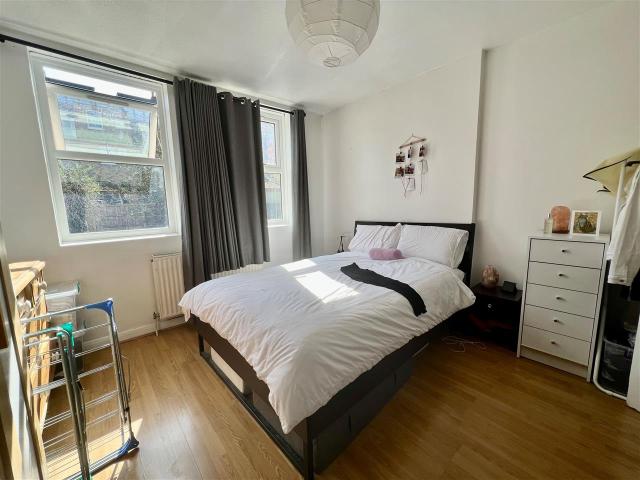 Apartment at Woodland Rise, Greater London