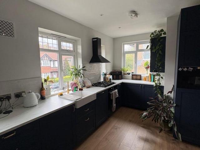 Apartment at Woodleigh Gardens, Greater London