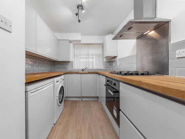Apartment at Woodstock Gardens, Greater London