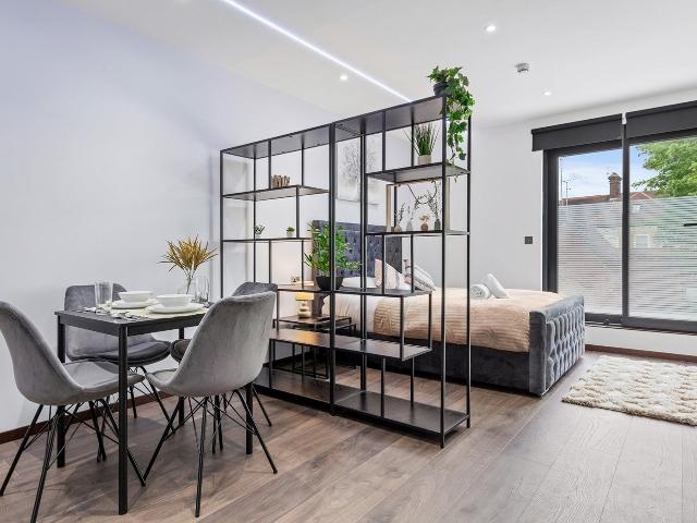 Apartment at Woodstock Road, Greater London
