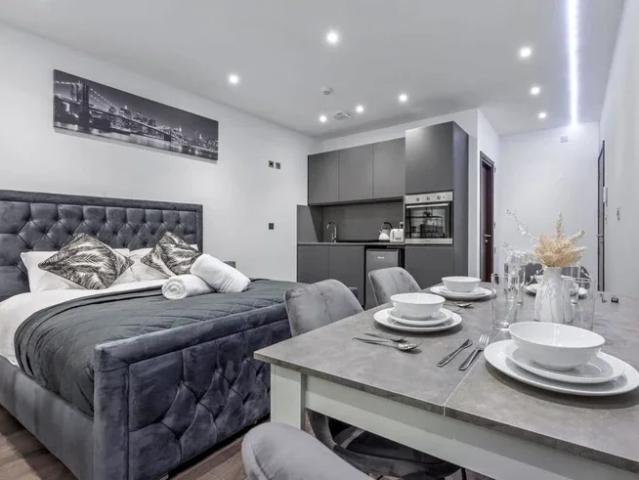 Apartment at Woodstock Road, Greater London