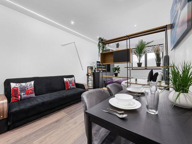 Apartment at Woodstock Road, Greater London