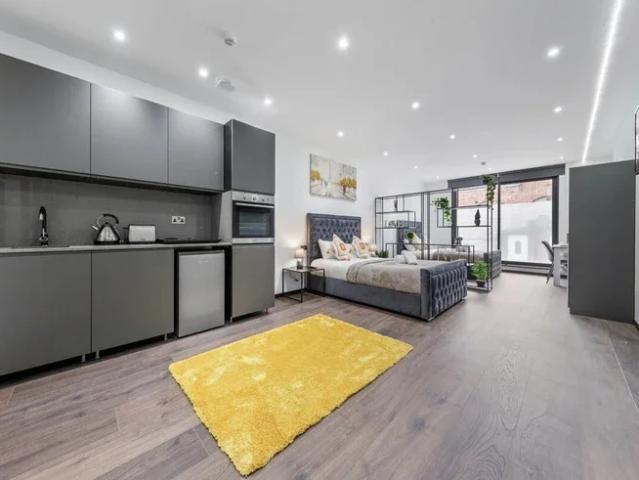 Apartment at Woodstock Road, Greater London