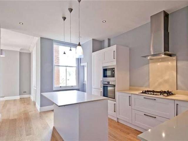 Apartment at Woodstock Road, Greater London