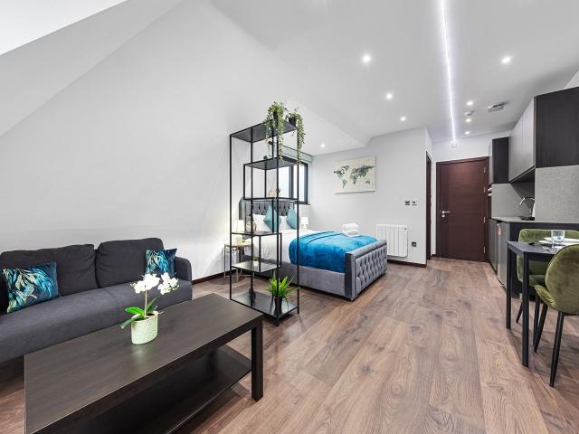 Apartment at Woodstock Road, Greater London
