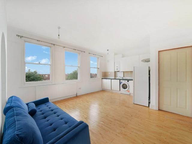 Apartment at Woodstock Road, Greater London