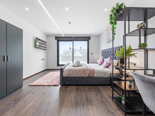 Apartment at Woodstock Road, Greater London