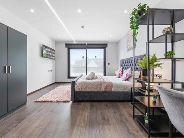Apartment at Woodstock Road, Greater London