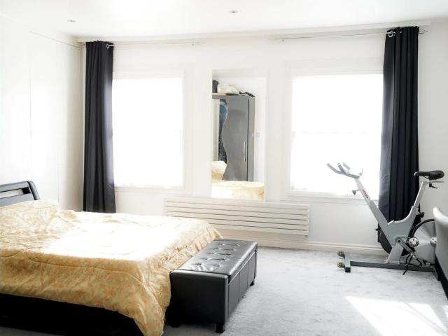 Apartment at Woodstock Road, Greater London