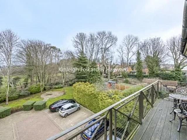 Apartment at Woodside Lane, Greater London